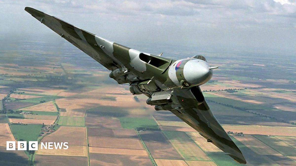 Vulcan crew member backs visitor centre plan - BBC News