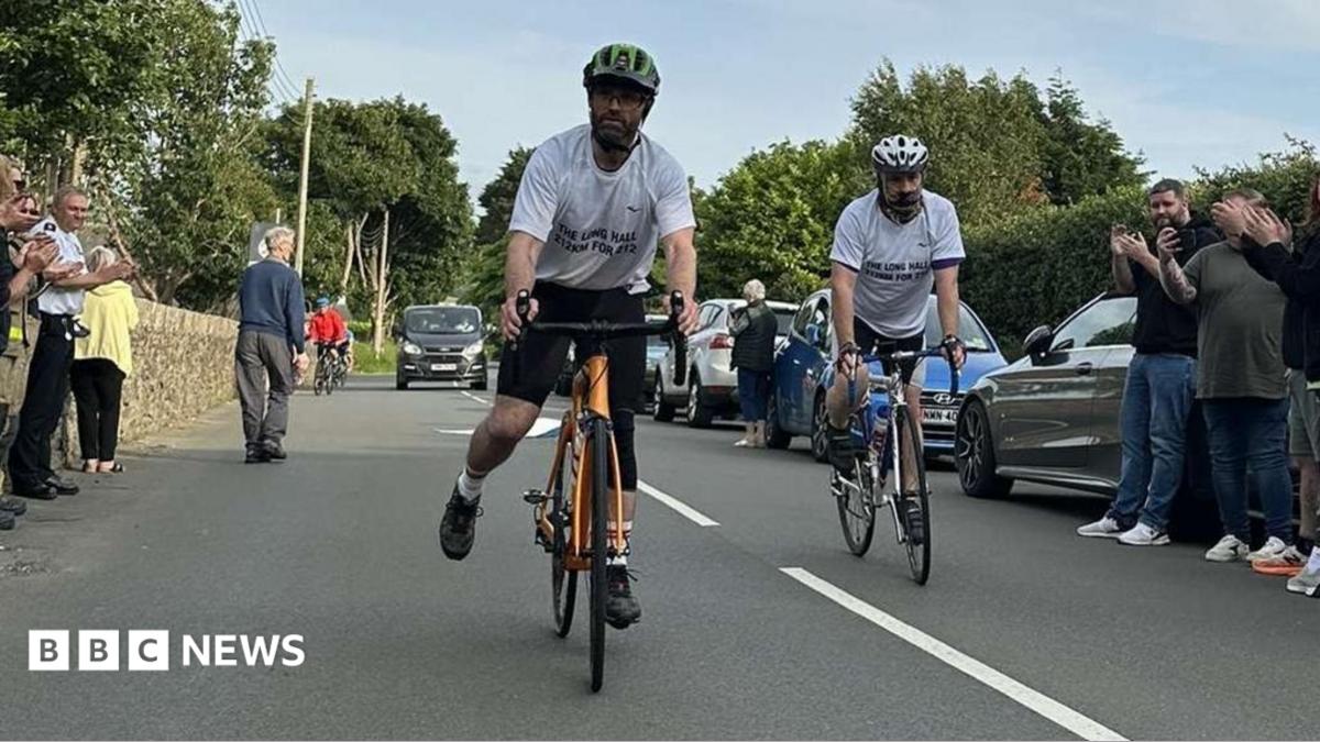 Police pals tackle cycle ride in memory of colleague - BBC News