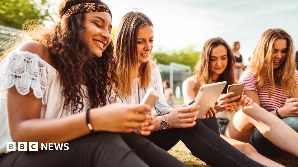 Tinder: Friends and family can help you make a good match - BBC News