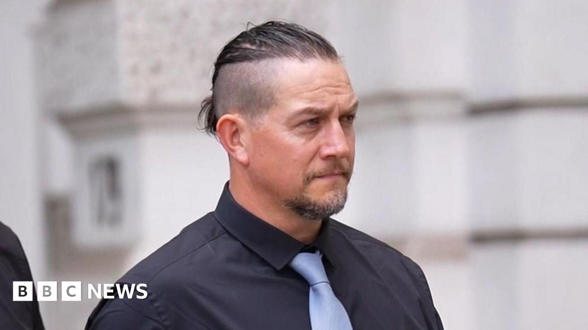 Met PC's assault conviction for bus fare arrest is quashed - BBC News
