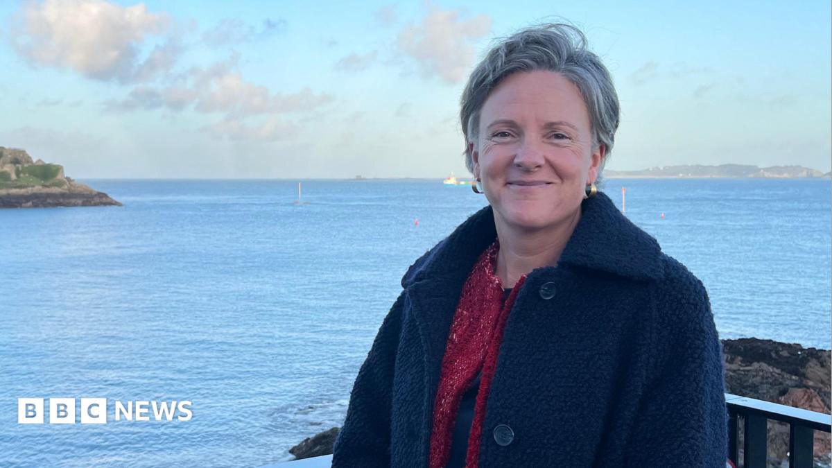 Call for Guernsey government public spending watchdog - BBC News