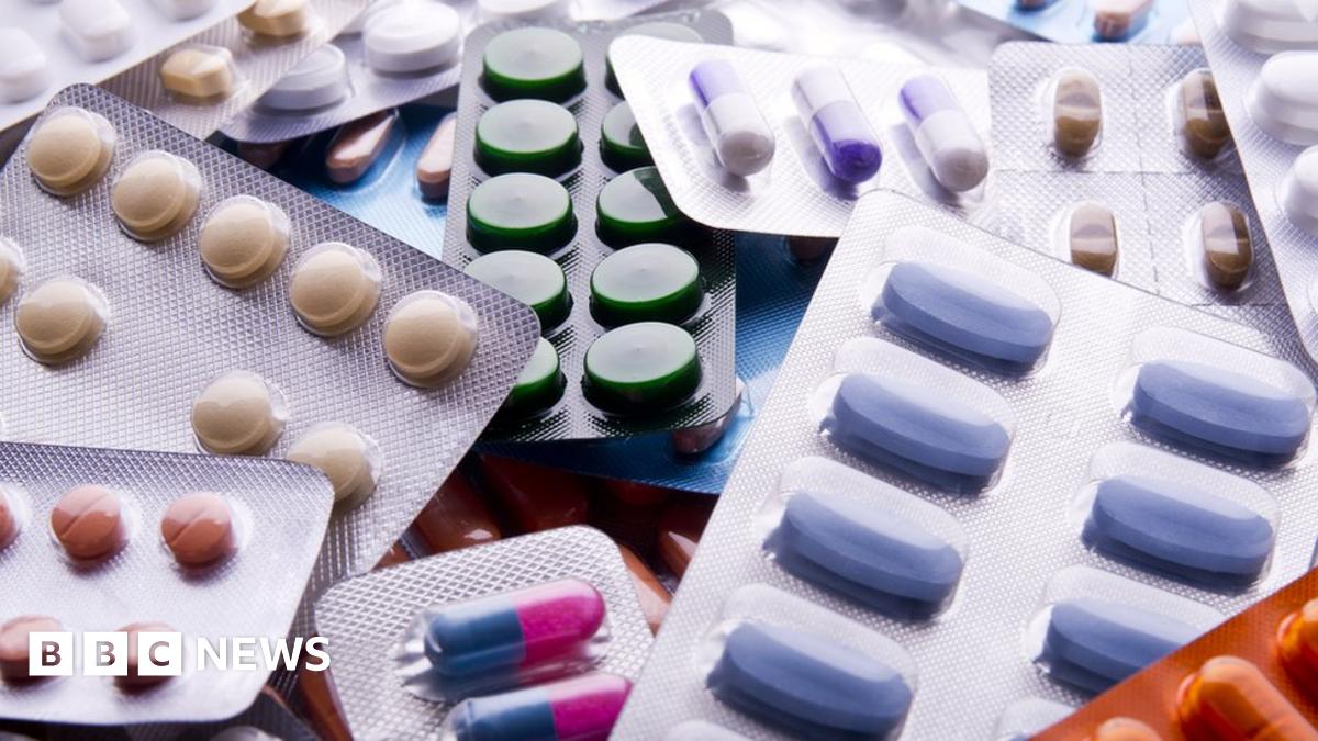 Drug errors cause appalling harm and deaths, says Hunt - BBC News