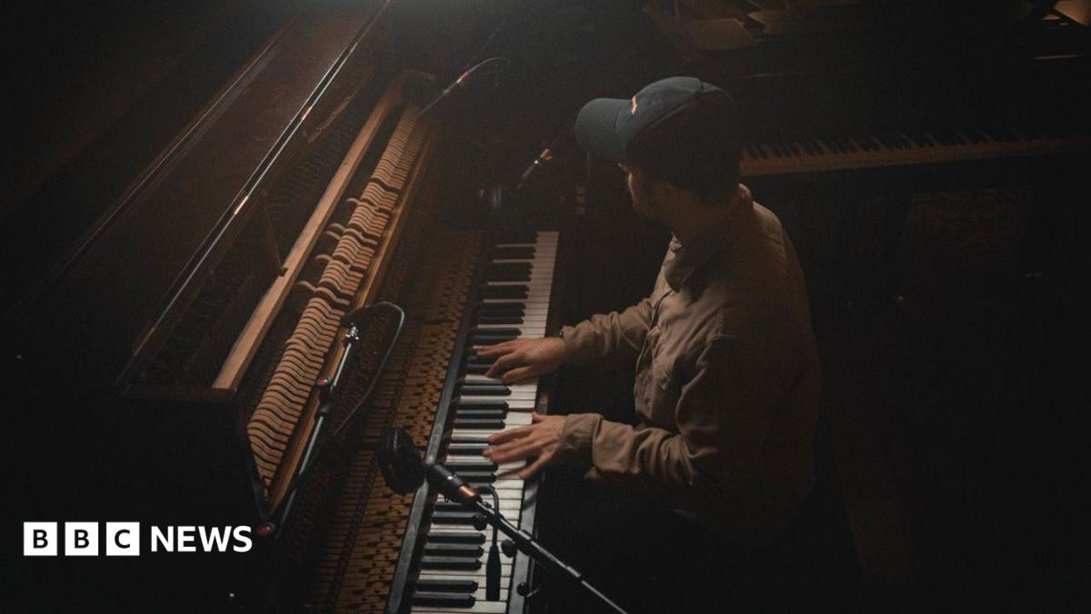 Sansom Studios offers free workshops to develop music careers - BBC News