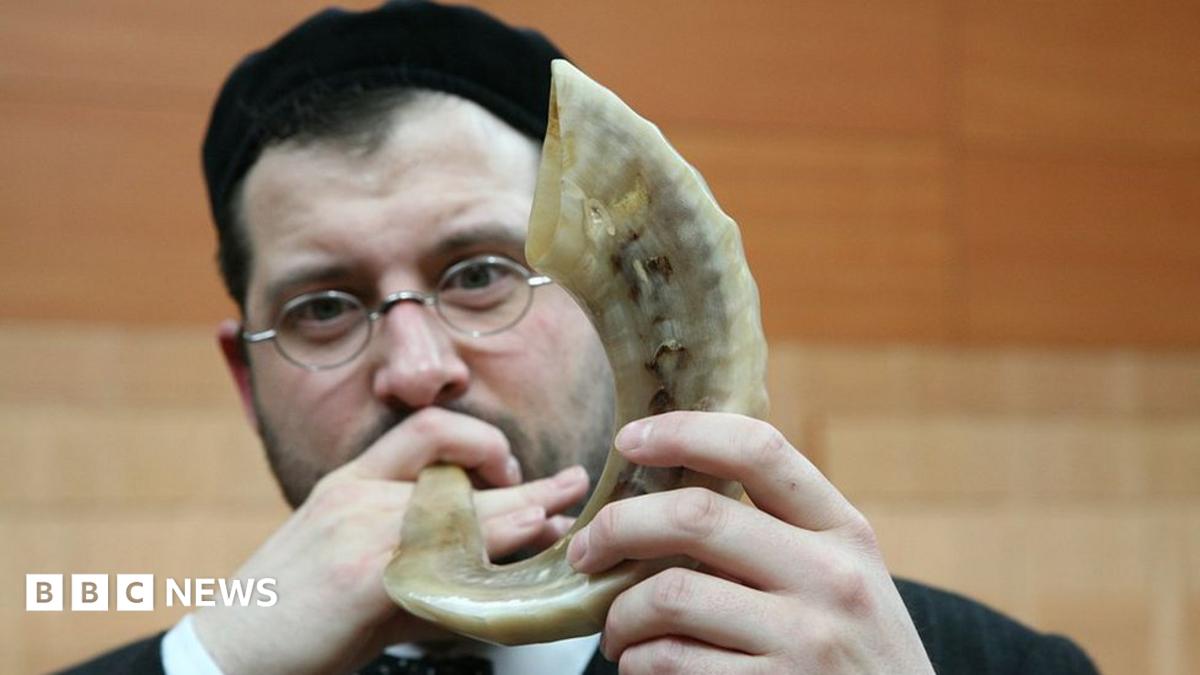 Coronavirus: Safety guidance issued for Jewish festivals - BBC News