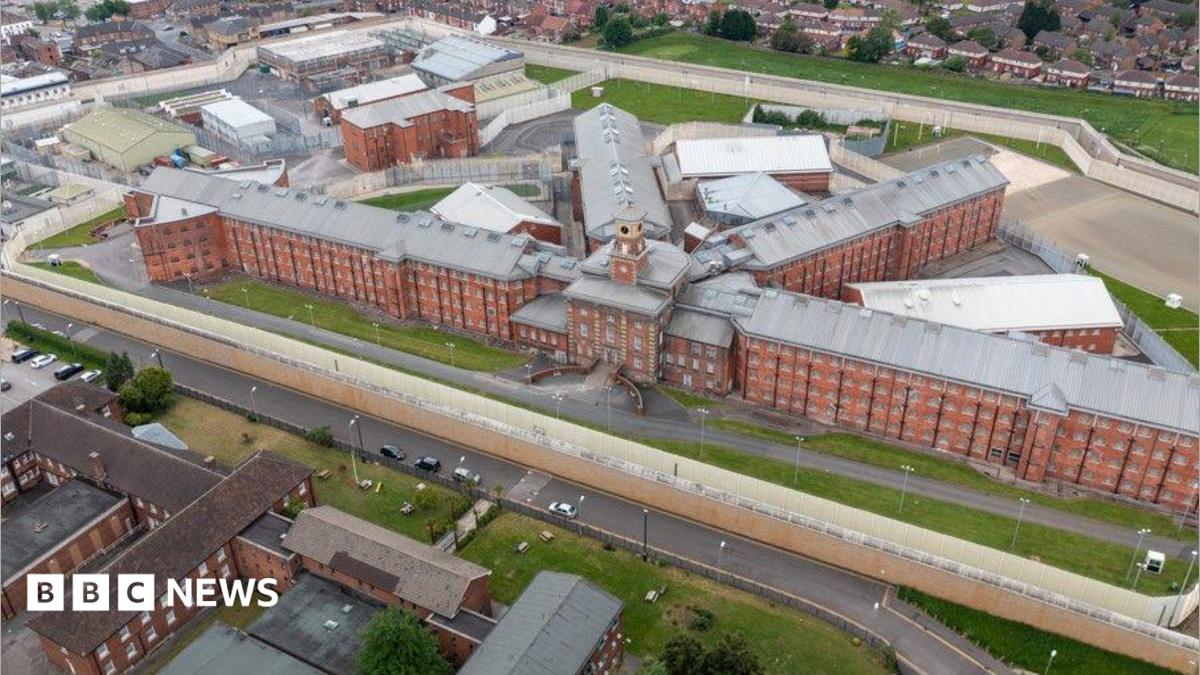 Increased violence at HMP Wakefield, report finds - BBC News