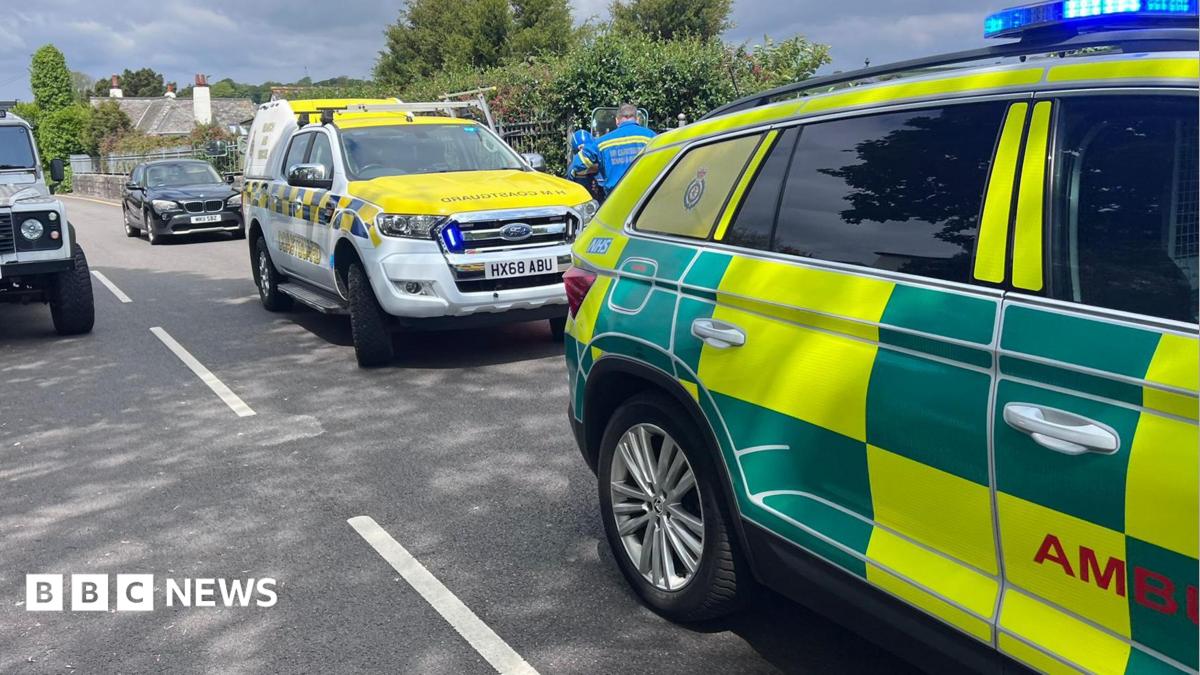 Man in serious condition after cliff fall in Falmouth - police - BBC News