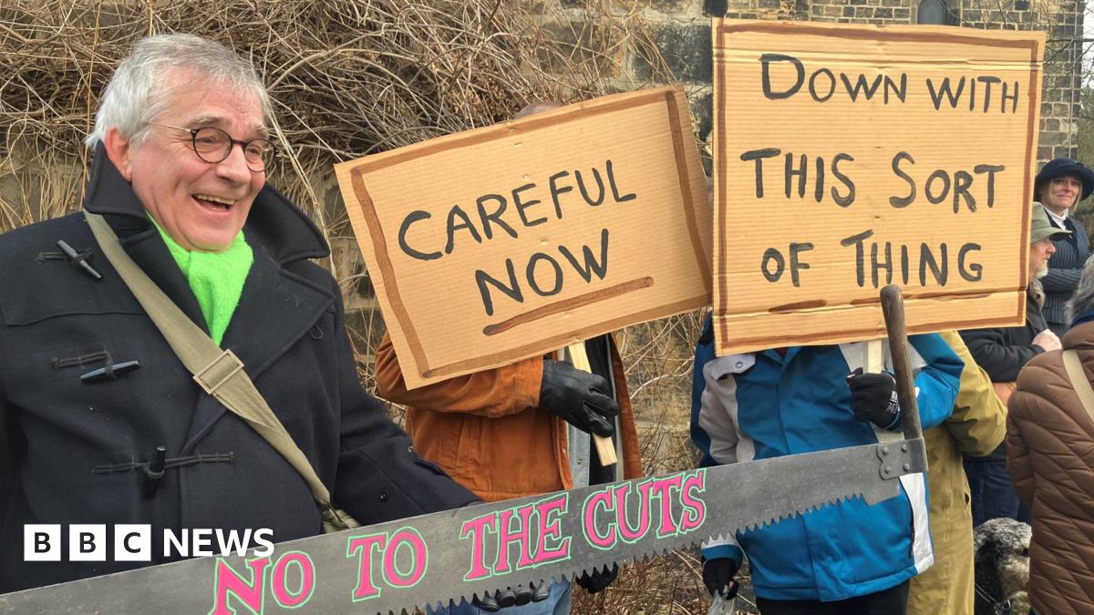 Protest at plan to shut 98-year-old Abbey House Museum in Leeds - BBC News