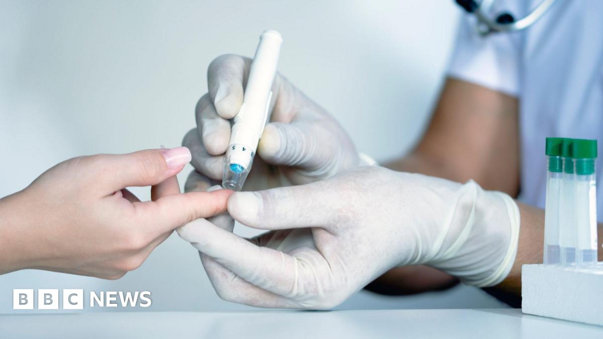 At least 55,000 people face new tests in diabetes error - BBC News