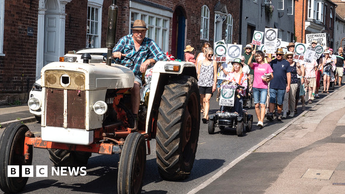 Newent residents protest against plans for new homes - BBC News