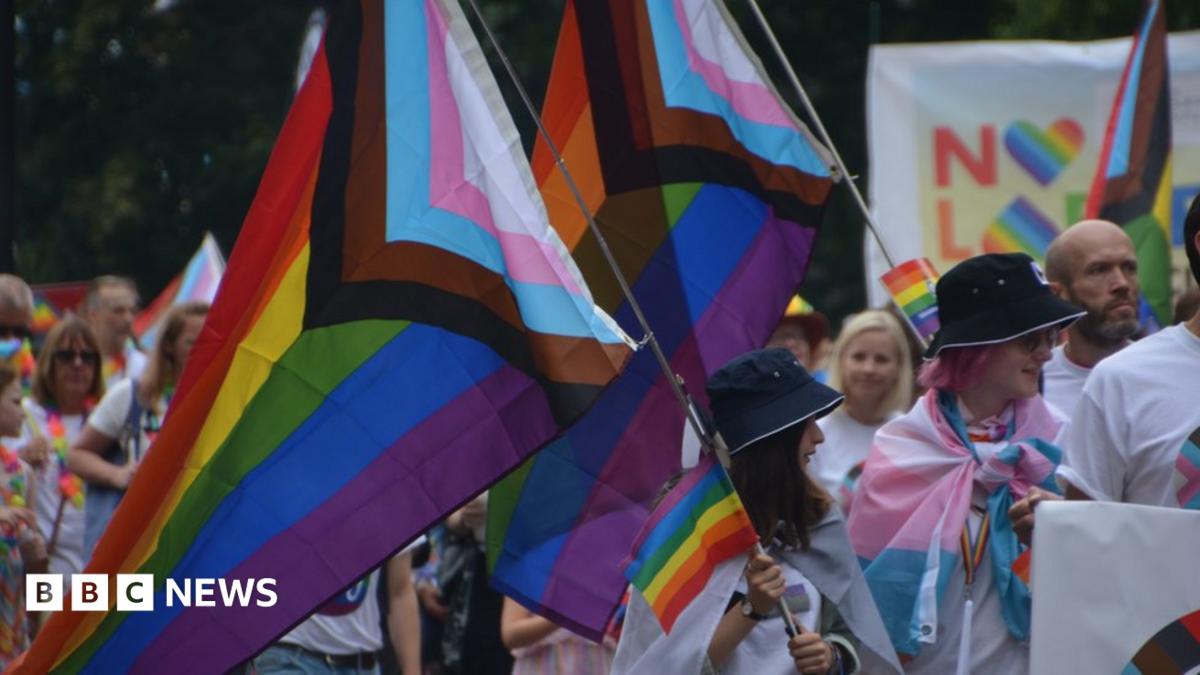 Reading Pride: Thousands attend this year's parade and festival - BBC News