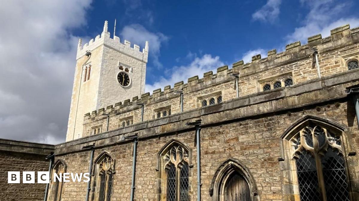 Askrigg church tower makeover divides opinion in village - BBC News