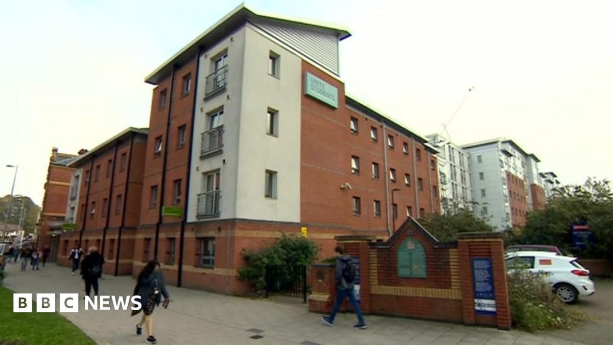 Coventry students forced out of accommodation due to rats - BBC News