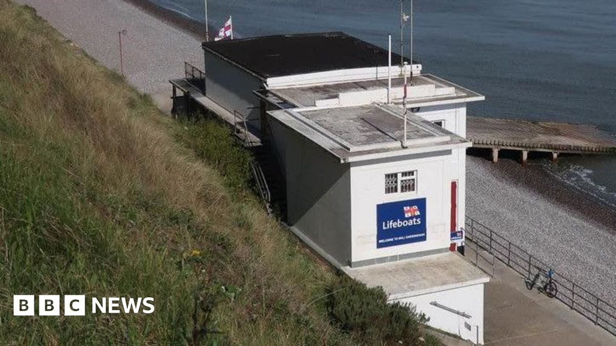 Sheringham lifeboat suspends rescues over landslide risk - BBC News