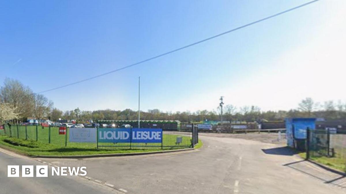 Datchet: Murder inquiry after teenage motorcyclist dies - BBC News