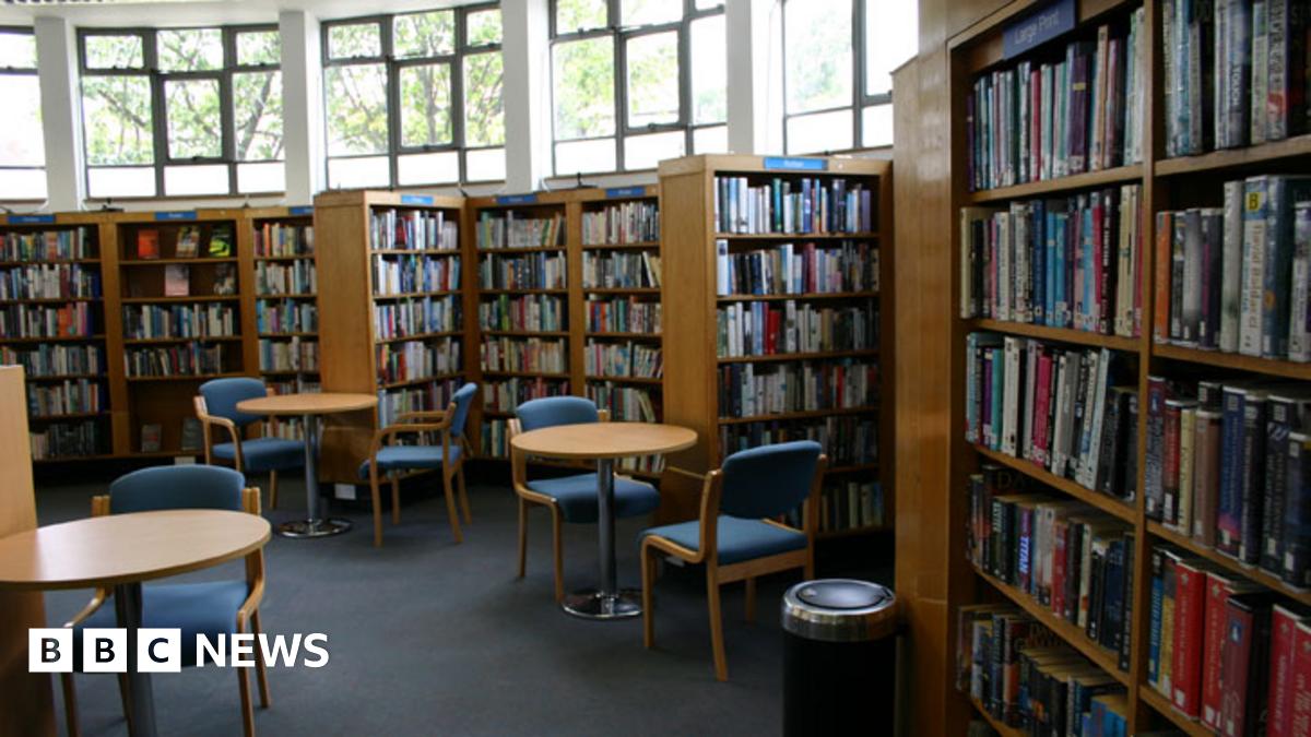 The volunteers who are keeping local libraries alive - BBC News