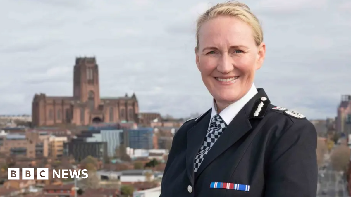 Merseyside Police chief constable Serena Kennedy to retire - BBC News