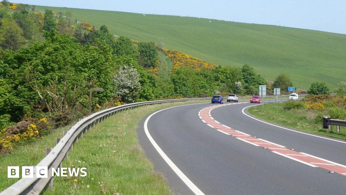 A1 crash near Grantshouse leaves man and woman in hospital - BBC News