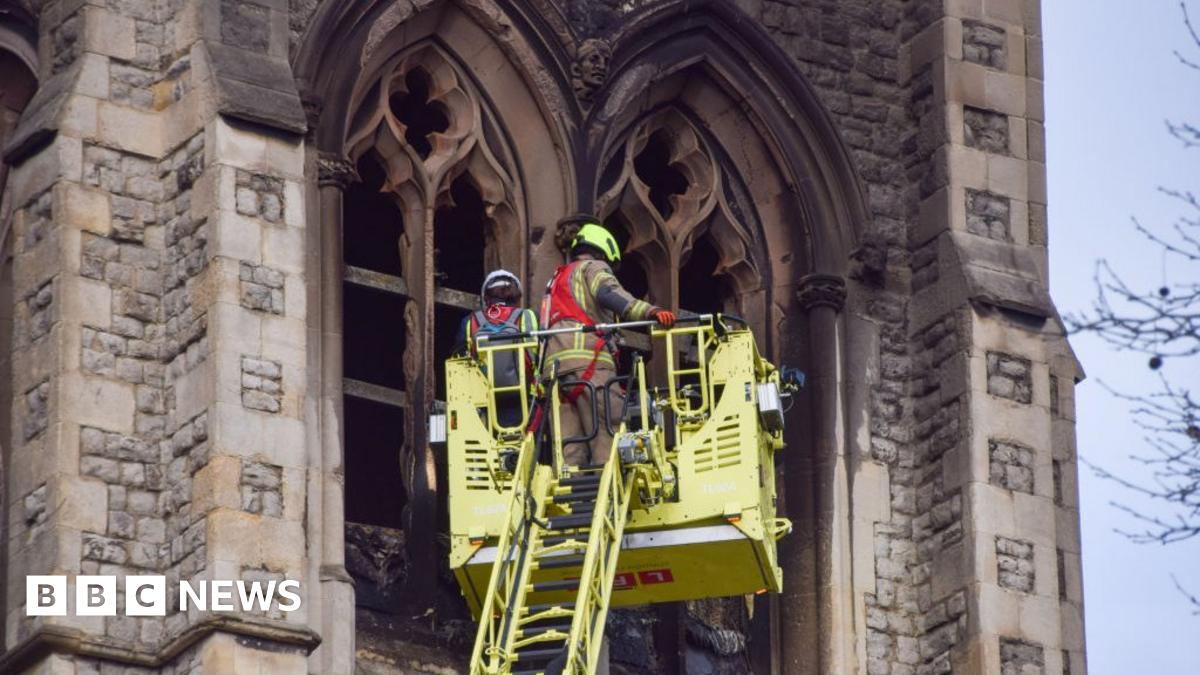 UK firefighters vote to strike in row over pay - BBC News