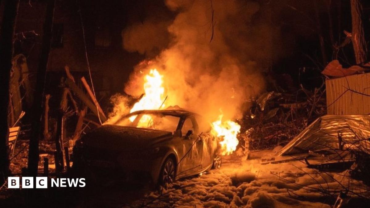 Ukraine war: Russia hits back after Kyiv attack on border city - BBC News