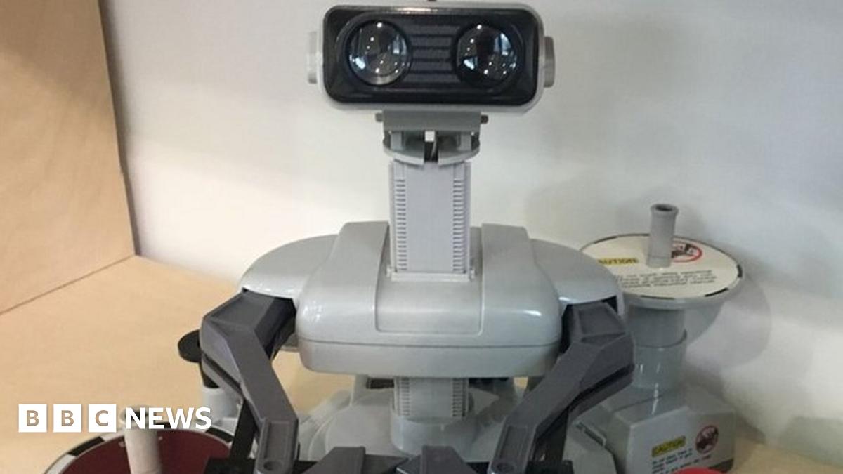 Retro games consoles collection goes on show in Swansea - BBC News