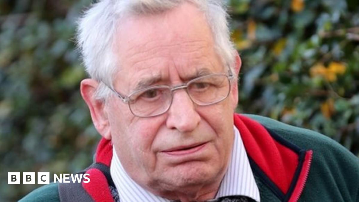 Ex-teacher Peter Webb jailed for Horsham pupil sex assaults - BBC News