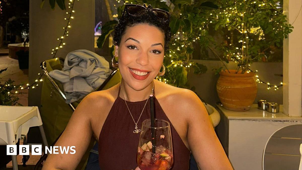 West End stars help Kings Langley singer appeal for black donors - BBC News