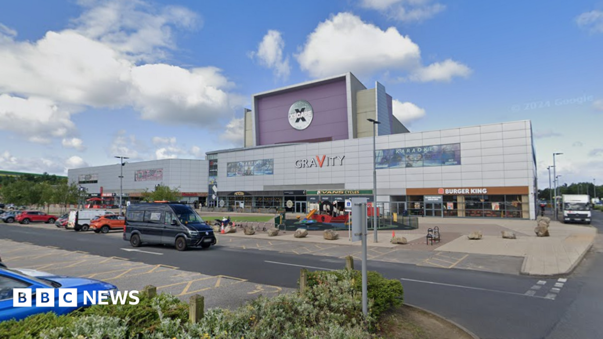 Castleford retail outlet's Smartwater scheme aims to cut thefts - BBC News