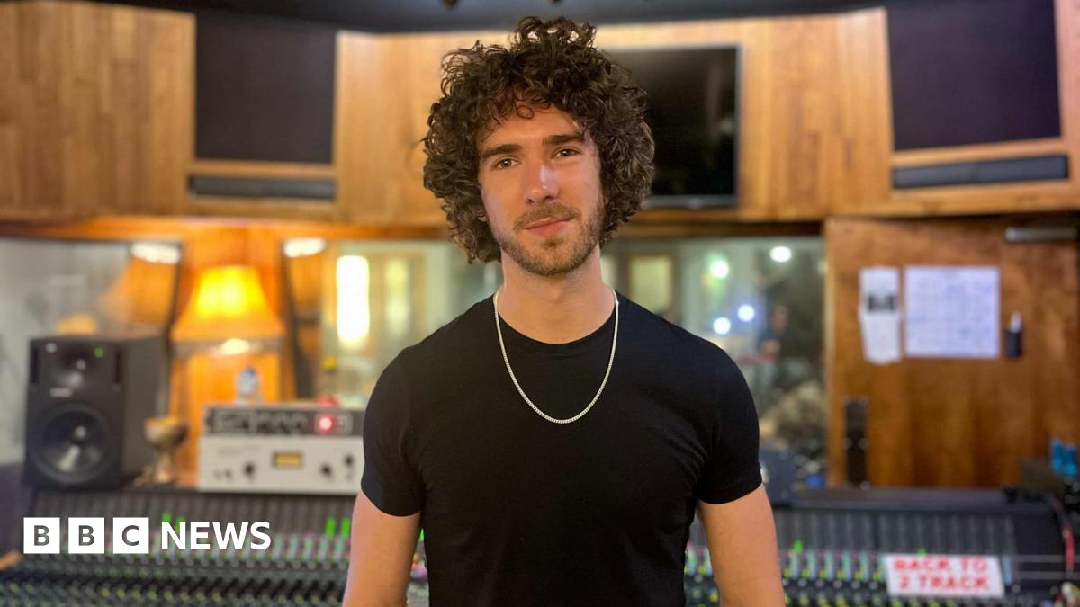 TV music creator puts success down to his Guernsey teacher - BBC News