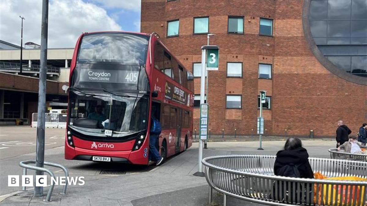 Technology 'key' to reviving bus travel in Surrey - BBC News