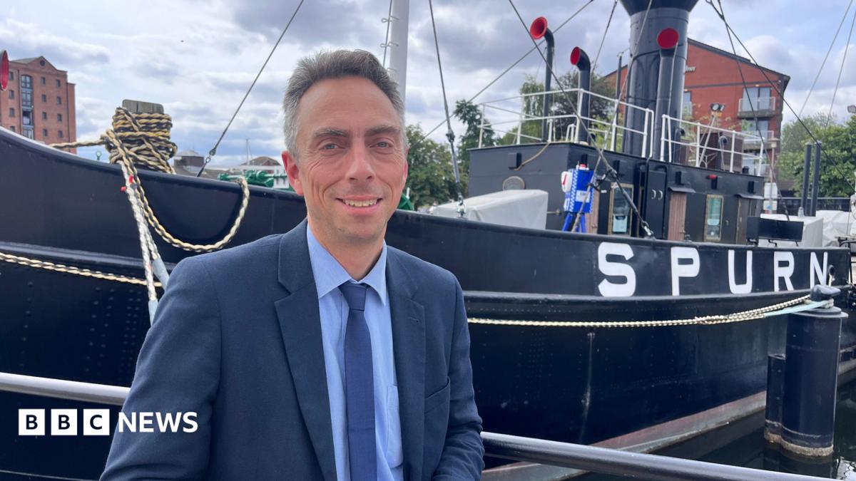 Spurn Lightship to reopen in Hull next year after delay - BBC News