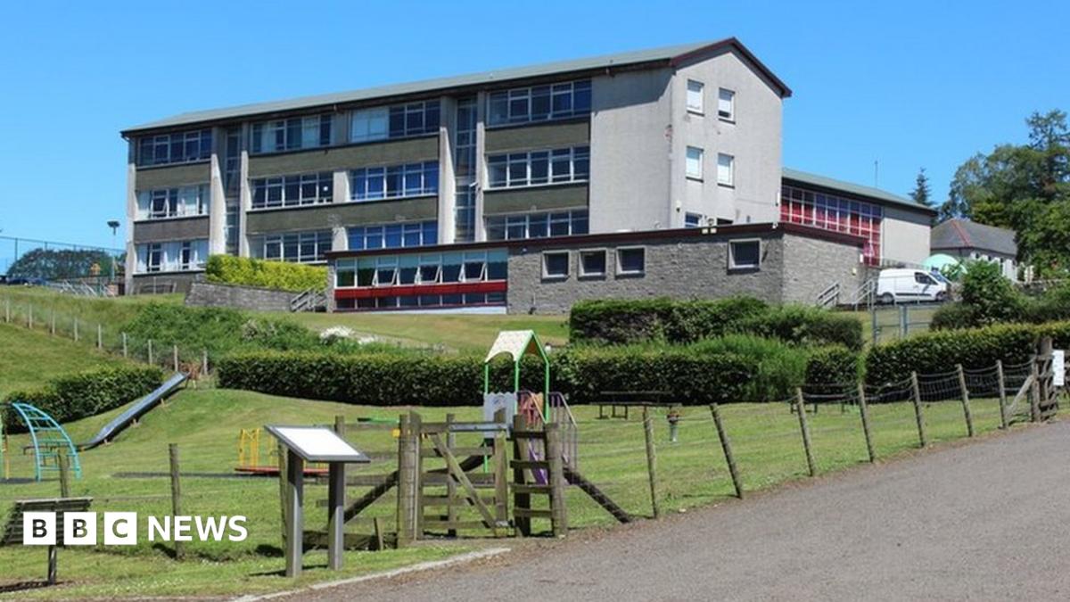 Parents hopeful that 18-pupil Dalry school can remain open - BBC News