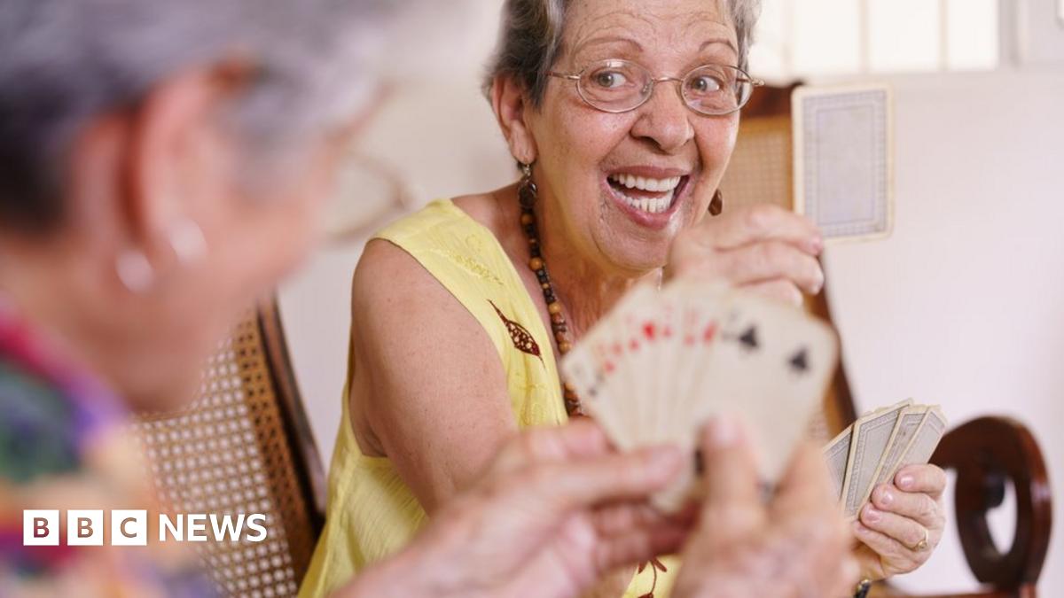 Playing card games aids stroke recovery - BBC News