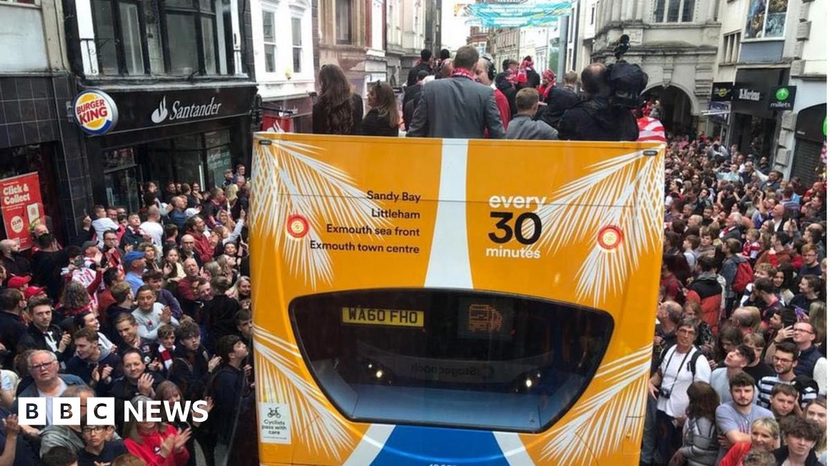 Exeter City FC holds victory parade after League One promotion - BBC News
