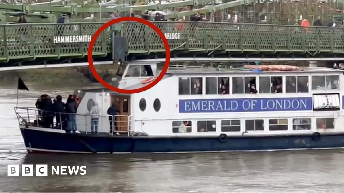 Hammersmith Bridge: West Ham fan boat crash caused £100k of damage ...