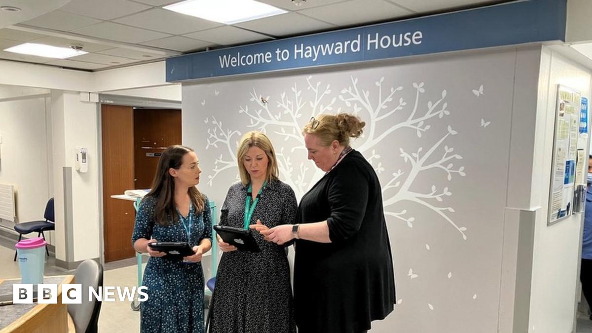 Nottingham: New virtual unit allows patients to die at home - BBC News