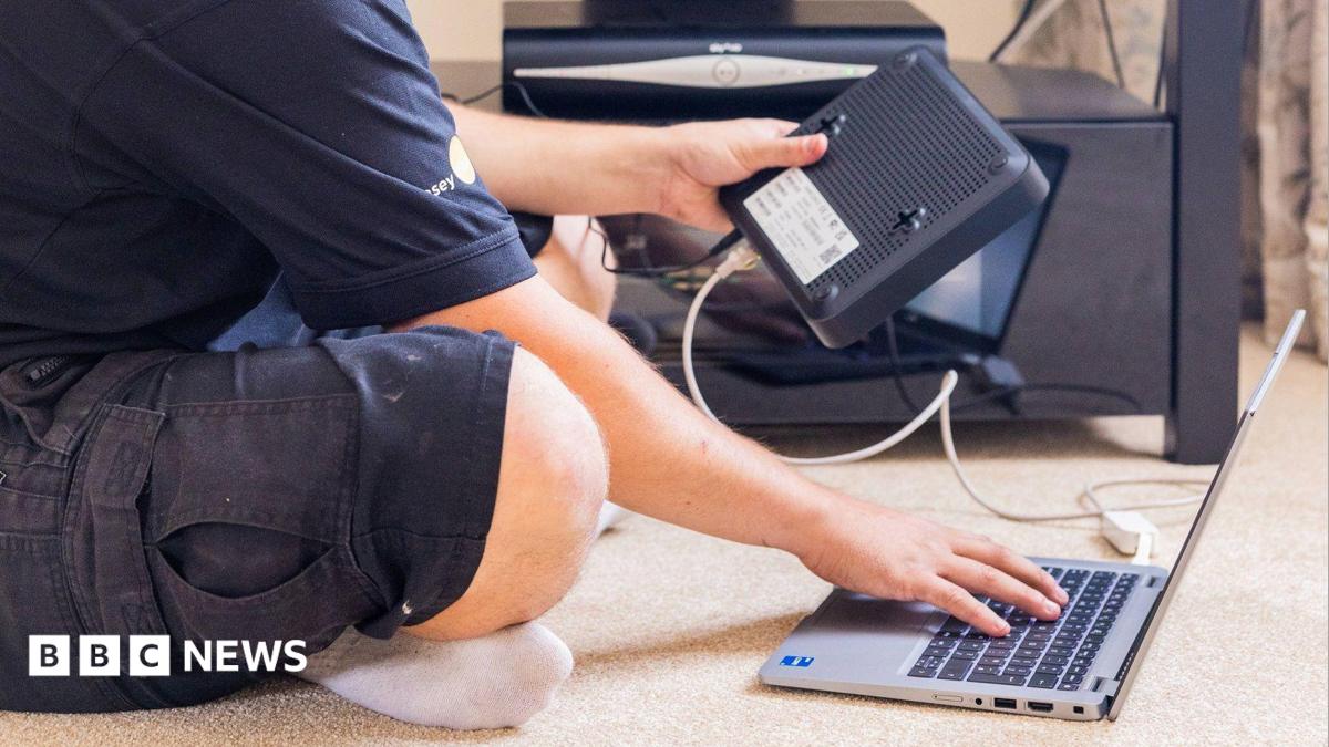 Guernsey copper broadband network begins being switched off - BBC News