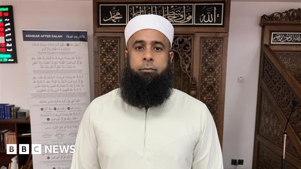 Peacehaven Mosque to host open day after alleged arson attack - BBC News