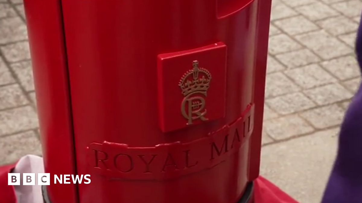 First King Charles post box unveiled in Great Cambourne - BBC News