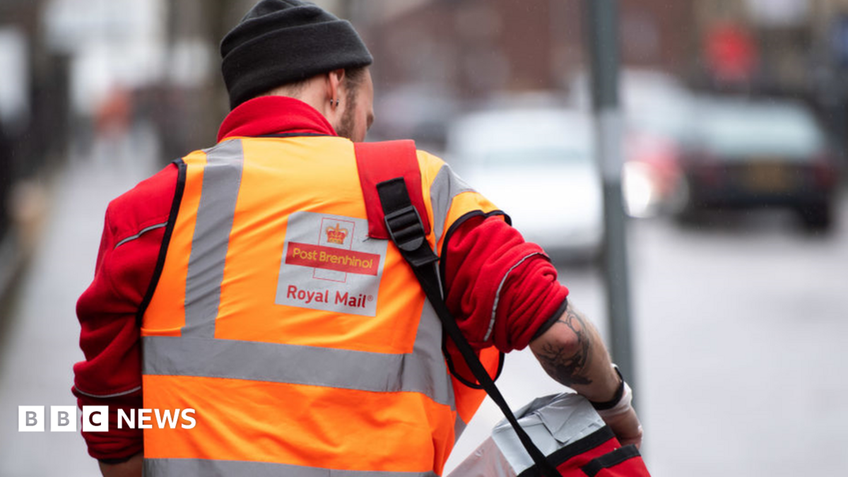 Royal Mail hit by post-Christmas online outage - BBC News