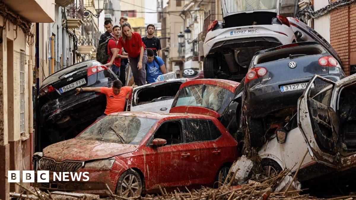 Trapped in cars and garages: Why Valencia floods proved so deadly - BBC ...