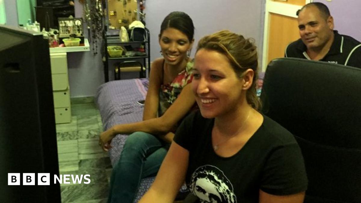 Cuban internet delivered weekly by hand - BBC News