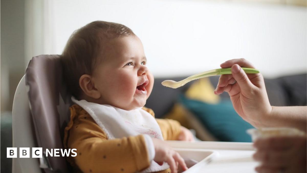 Parents to be offered weaning advice for babies in England - BBC News
