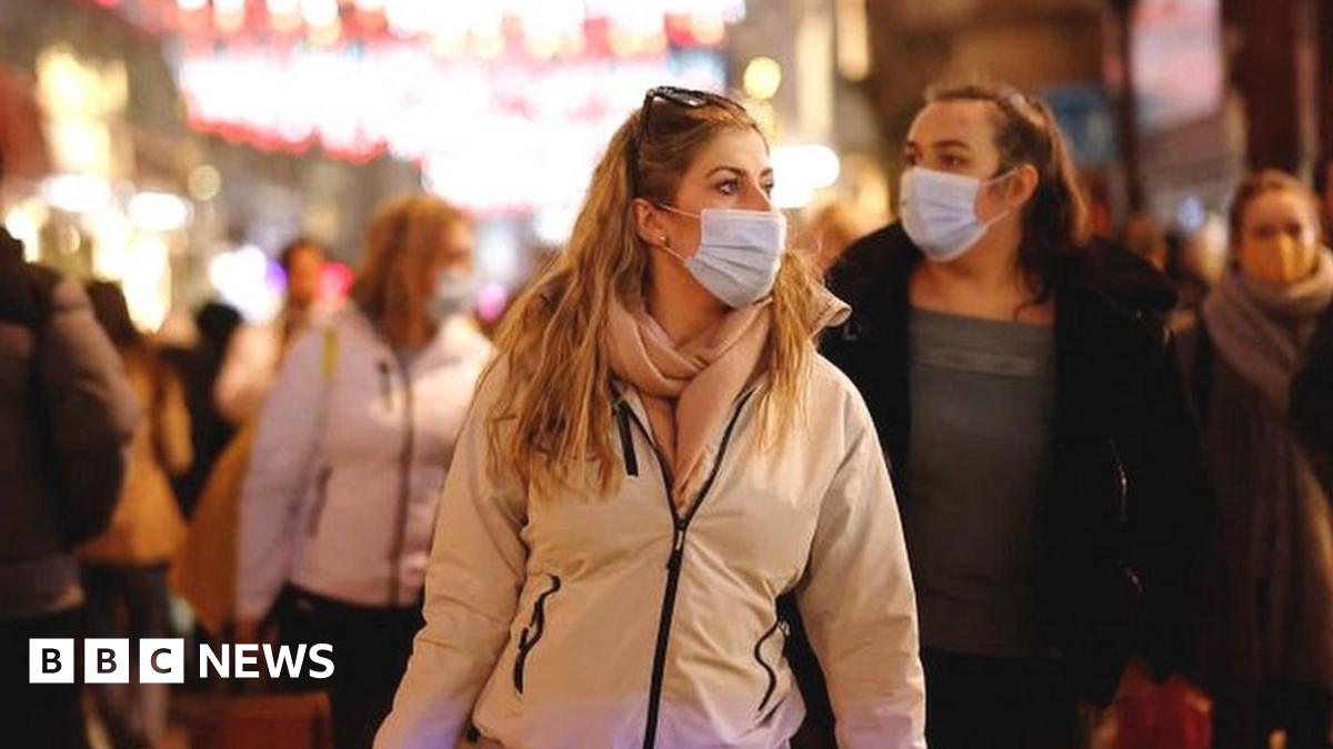 Covid: Early signs Omicron spreads more easily, says No 10 - BBC News