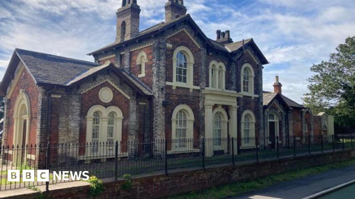 Old railway station in Hull up for national award - BBC News