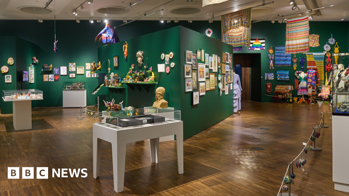 Wolverhampton Art Gallery hosts exhibition that showcases people's ...