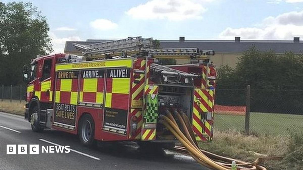 Warner Bros Studios fire: Crews tackle blaze for 15 hours - BBC News