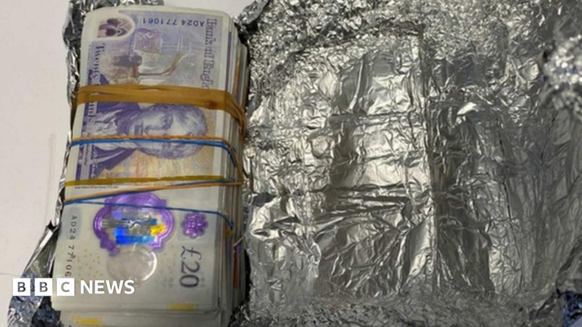 Harwich: Cash concealed as sandwiches seized at port - BBC News