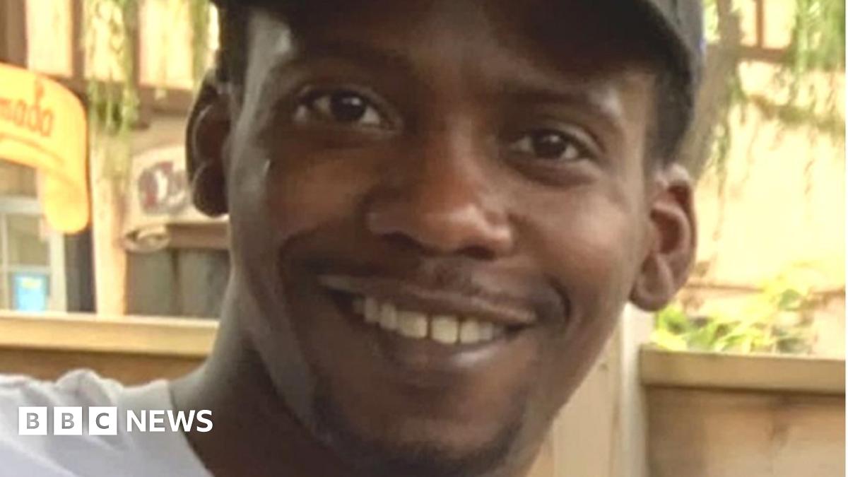 Jury error leads to Old Bailey murder trial verdict confusion - BBC News