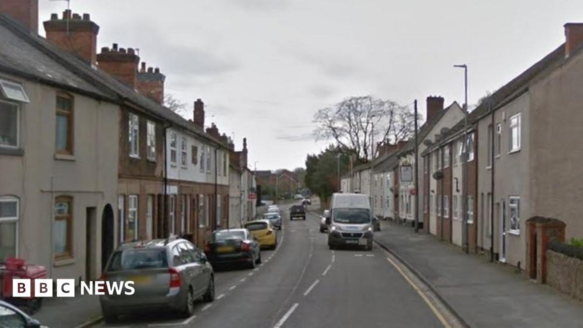 Murder charge after body found in Mountsorrel flat - BBC News