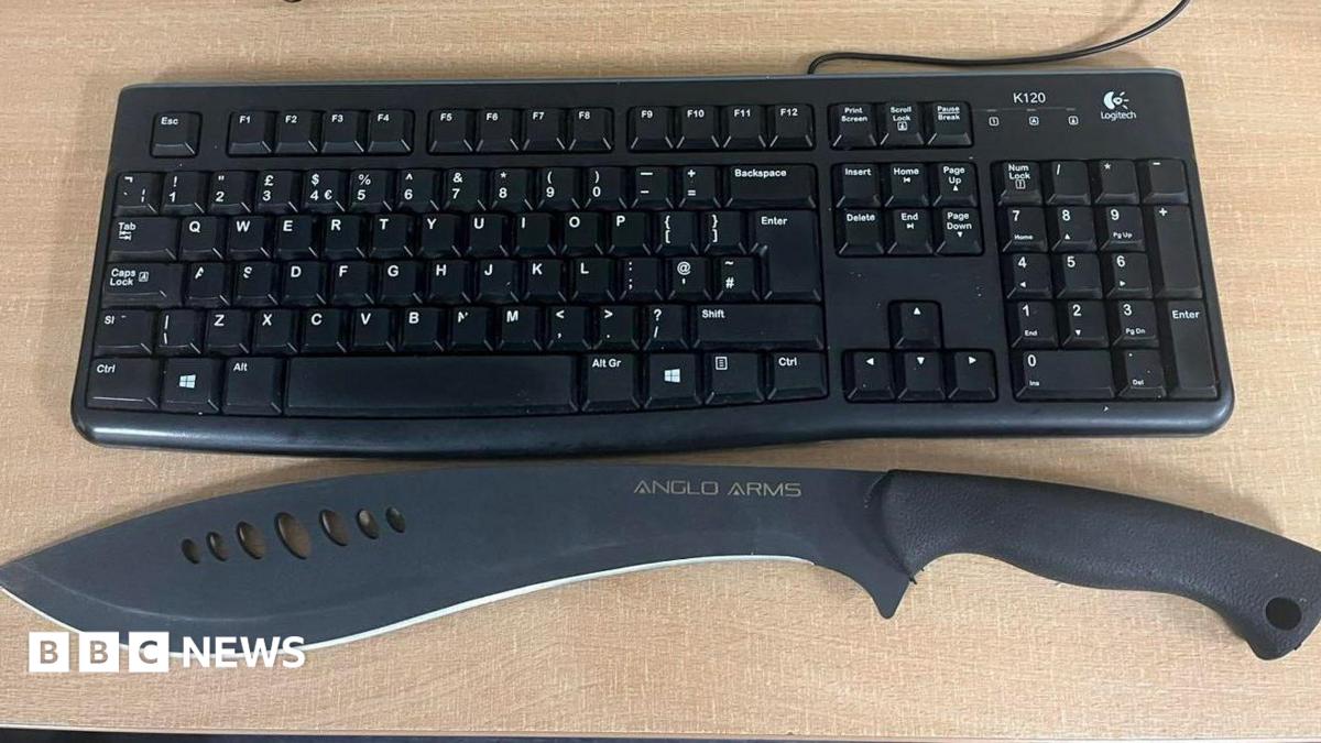 Police find machete near Swindon play park during knife sweep - BBC News